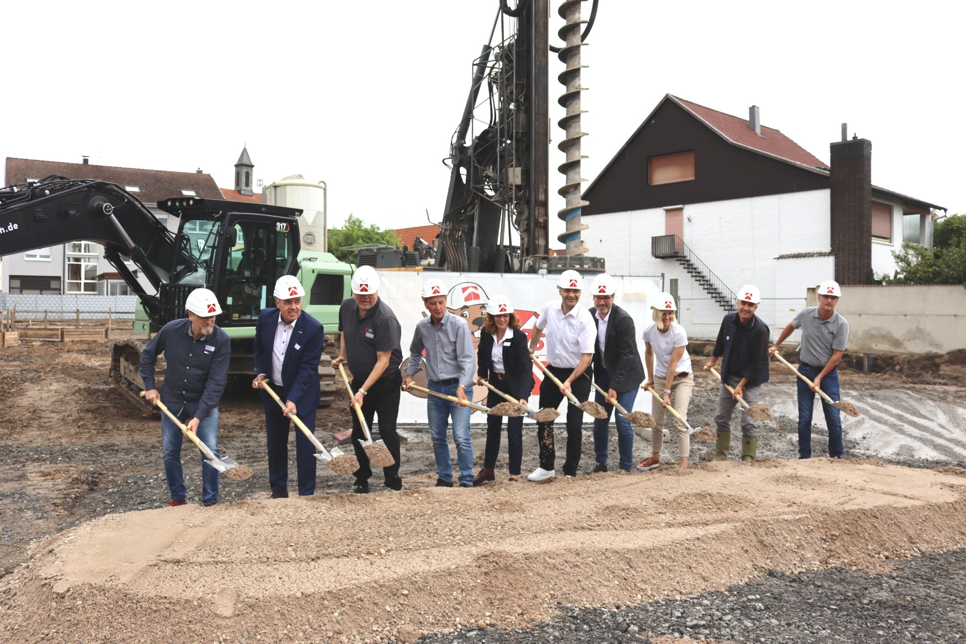 Erster Spatenstich für bezahlbaren Wohnraum - Neubau hinter der ...